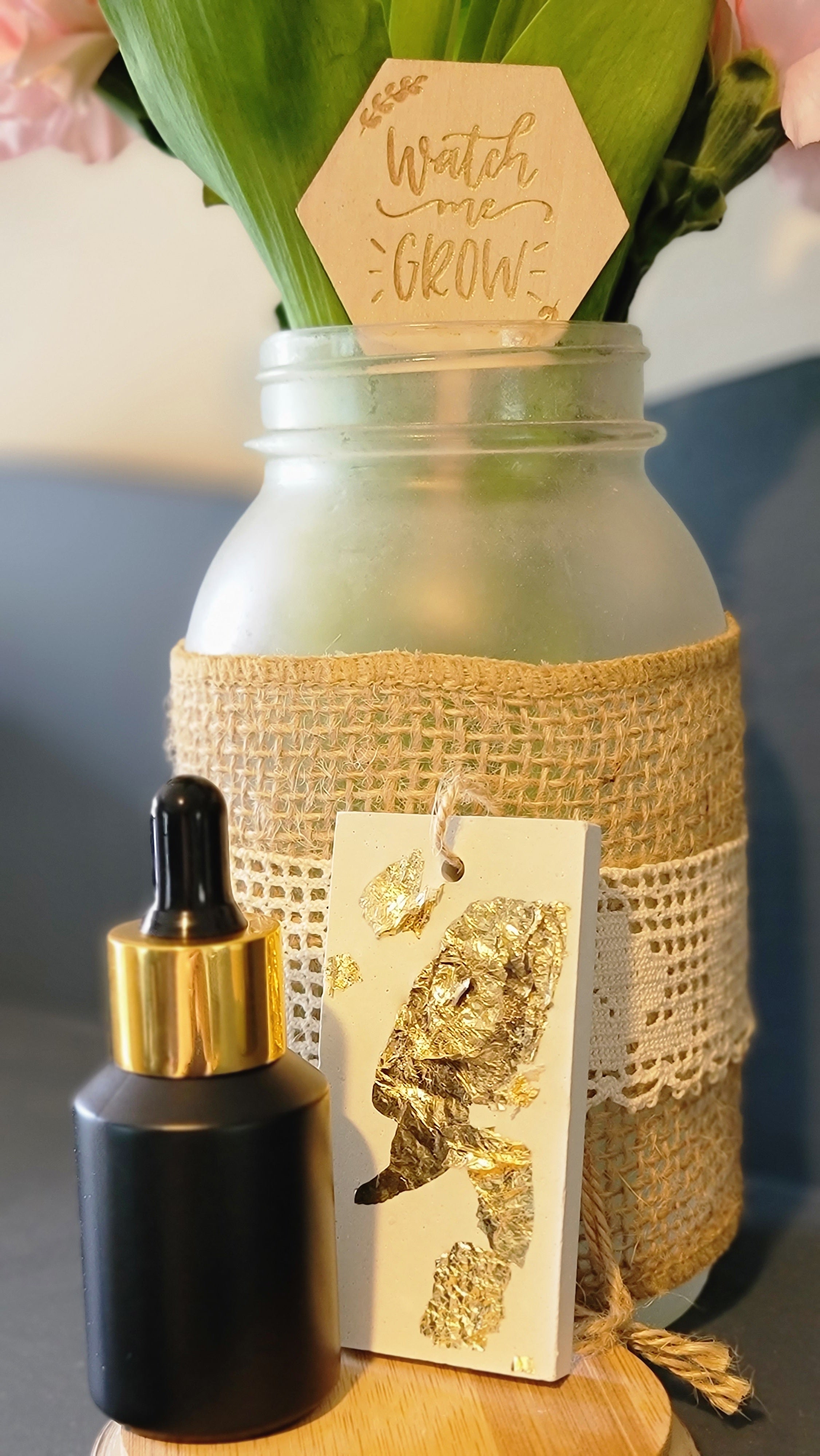 LOVELT ESSENCE | Lovely Essence